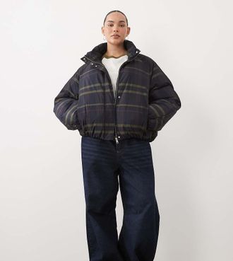 Asos Curve ASOS DESIGN Curve veste courte matelass&eacute;e &agrave; col chemin&eacute;e &agrave; carreaux fonc&eacute;s-Noir