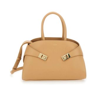 Ferragamo Femme, Sacs, Beige, Taille: ONE Size Sac à main beige avec bandoulière ajustable