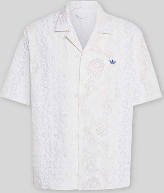 adidas Originals Relaxed Fit Freizeithemd aus Seersucker mit Logo-Applikation