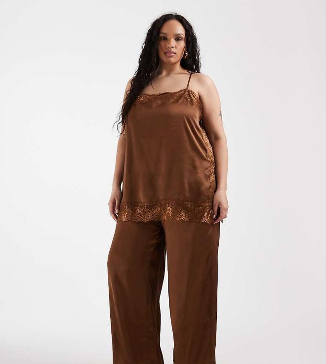 Asos Curve ASOS DESIGN Curve - Jumpsuit aus Satin und Spitze in Braun mit schmalen Tr&auml;gern-Brown