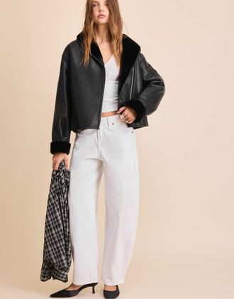Stradivarius Jacke in Lederoptik mit doppelseitigem Schalkragen in Schwarz