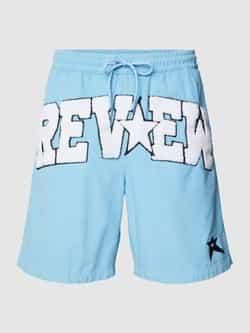 Review Baggy Shorts im College Star Style