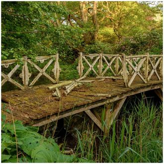 Wallario Sticker/Aufkleber f&uuml;r K&uuml;hlschrank/Geschirrsp&uuml;ler/K&uuml;chenschr&auml;nke, Selbstklebende Folie - 60 x 60 cm, Motiv: Verwunschene Br&uuml;cke