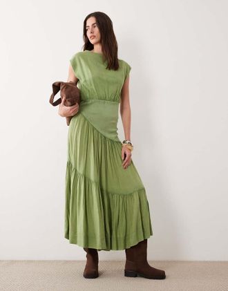 Asos Robe longue hybride sans manches &agrave; encolure bateau - Olive d&eacute;lav&eacute;-Vert