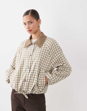 Barbour Ovingham Jacke mit Kontrastkragen in beigem Gingham-Neutral