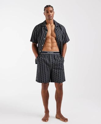 Lacoste Lounge-Shorts in Schwarz mit Monogramm-Muster und Logo-Bund