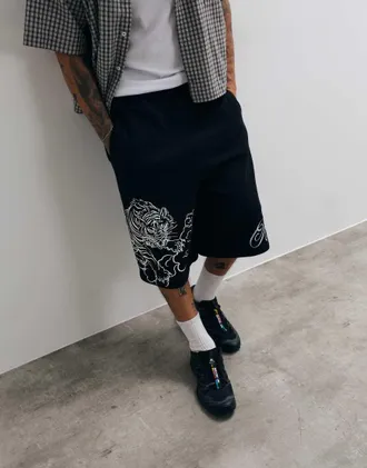 True Religion short en molleton coupe ample &agrave; motif tigre et inscription noire