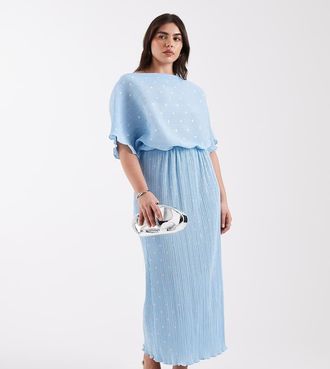 Never Fully Dressed Plus Tilly - Plissiertes Maxikleid in Blau mit schulterfreiem Design