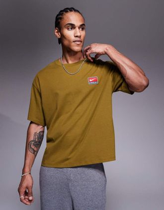 Nike T-shirt coupe carr&eacute;e avec logo r&eacute;tro - Kaki-Vert