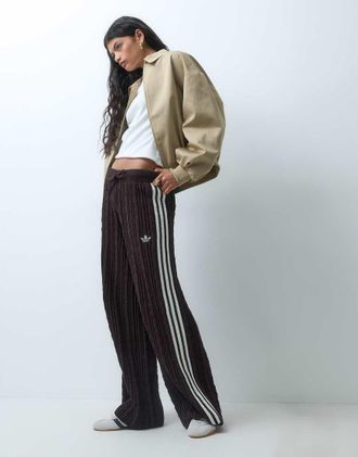 adidas Originals Firebird Trainingshose aus Zopfstrick in Braun