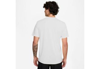 Nike Laufshirt M NK DF UV MILER SS sportlicher Schnitt, mit kurzen &Auml;rmeln, mit reflektierenden Details