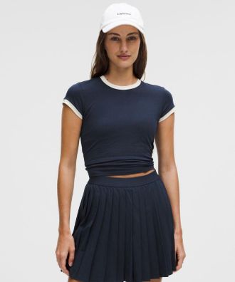 lululemon Baby-Tee aus Bio- mit Ringer-Details f&uuml;r Frauen - Gr&ouml;&szlig;e 2XS in Club Blue/Light Ivory