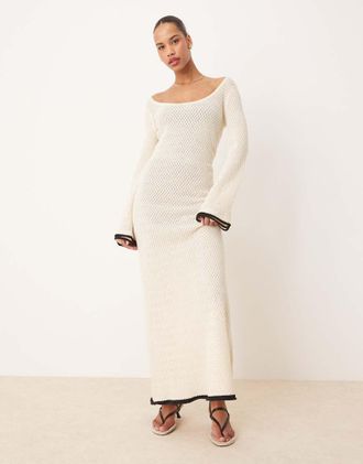 Pretty Lavish Strick-Maxikleid in Creme mit farblich abgesetzten Ärmelbesatz-Neutral