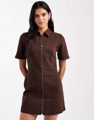 Asos Kurzärmliges Minikleid aus Denim in schokobrauner Waschung mit durchgehendem Reißverschluss-Brown
