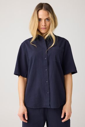 Knowledge Cotton Apparel Damen vegan Shirt Loose Seersucker Kurzarm Night Sky Navy