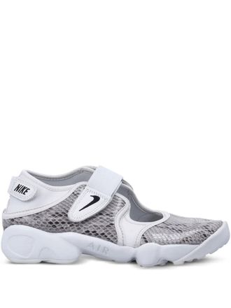 Nike Air Rift Sneakers mit Schlangen-Effekt - Grau