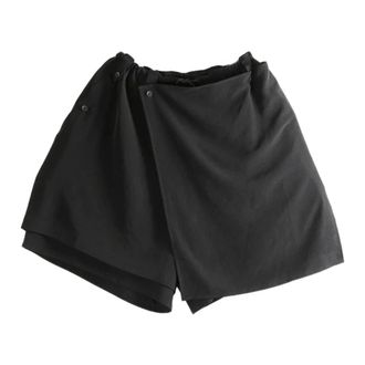Yohji Yamamoto Femme, Shorts, Noir, Taille: 40 FR Shorts drap&eacute;s &agrave; boutons