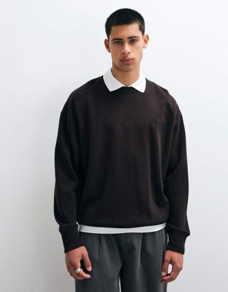 Fred Perry Sweatshirt mit Kontraststreifen und Rundhalsausschnitt in Dunkelbraun