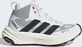 adidas adidas Performance Terrex free hiker 3 mid gore-tex Wanderschuhe in Wei&szlig; und Schwarz