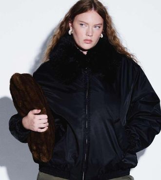 Asos Curve ASOS DESIGN Curve MA1 Bomberjacke mit Kunstpelzbesatz in Schwarz