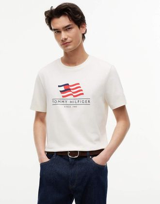 Tommy Hilfiger T-shirt en jersey avec appliqu&eacute; drapeau ondul&eacute; - Beige-Jaune