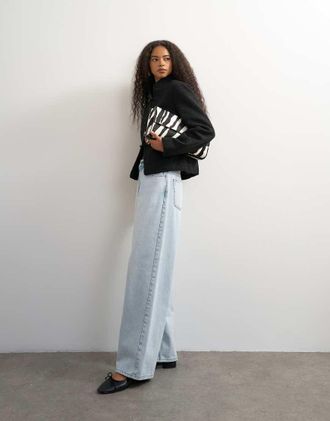 Topshop Boyfriend-Jeans im Baggy-Schnitt, tief sitzend, in Bleached-Waschung-Blau