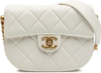 Chanel Hobo Bags - CC Quilted Lambskin Round Moon Messenger Flap - Gr. unisize - in Weiß - für Damen