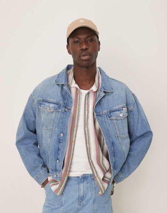 Calvin Klein Jeans Veste en jean d&eacute;contract&eacute; - Bleu moyen d&eacute;lav&eacute;