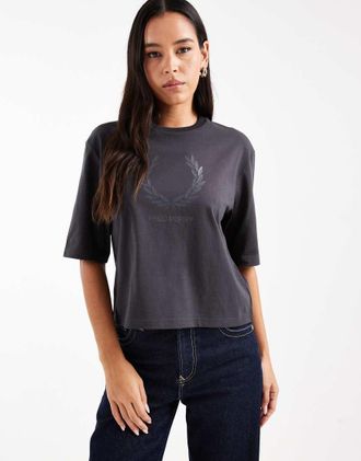 Fred Perry T-Shirt in Dunkelgrau mit Glitzer-Logo