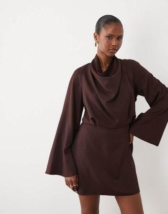 Asos Minikleid mit Wasserfallausschnitt und langen &Auml;rmeln in Schokobraun