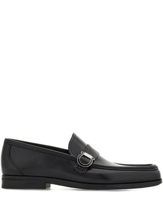 Ferragamo Gancini Loafer mit Sattelriemen - Schwarz