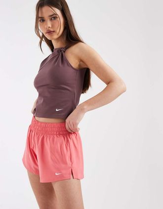 Nike One - Short en tissu Dri-FIT &agrave; taille mi-haute 3 pouces 2 en 1 - Rose