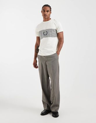 Fred Perry T-Shirt in Ecru mit Tennisnetz-Print-Wei&szlig;