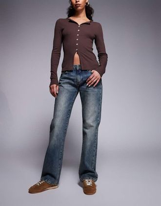 Juicy Couture Eng geschnittene Jeans in blauer Vintage-Waschung mit niedrigem Bund und Strass-Logo