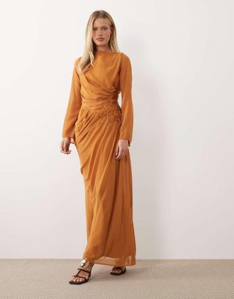 Asos Robe longue en mousseline avec fleurs brod&eacute;es en relief sur les hanches - Orange-Brown
