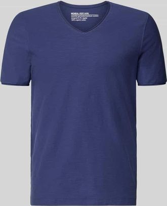 Mc Neal T-Shirt mit V-Ausschnitt und Rollsaum