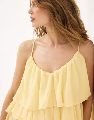 NA-KD Robe courte pliss&eacute;e &agrave; volants et bretelles - Jaune clair