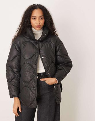 Jack & Jones Hochgeschlossene Oversize-Steppjacke in Schwarz