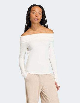 adidas Originals Longsleeve-Top mit schulterfreiem Ausschnitt in Cloud White-Wei&szlig;