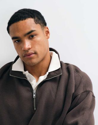 Abercrombie & Fitch Essential 1/4-Zip-Sweatshirt in Braun