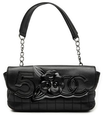 Chanel Hobo Bags - Camellia CC Choco Bar No 5 Lambskin Shoulder Bag - Gr. unisize - in Schwarz - f&uuml;r Damen
