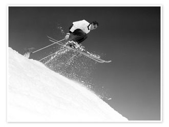 Posterlounge Abfahrt Skifahrer im Sprung, 1950 Poster von Vintage Ski Collection 18 x 13 cm Schwarz-Weiß Wandbilder Wanddeko