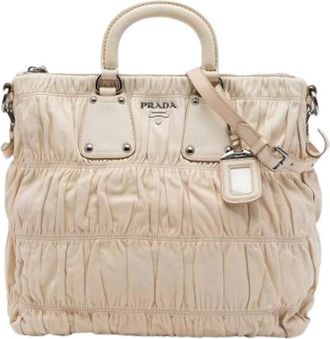Prada Pre-owned Sac seau fronc&eacute; en cuir nappa - Femme - Pre-owned - Beige - Taille: ONE Size