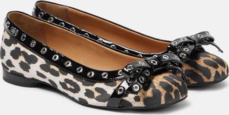 Ganni Bedruckte Ballerinas Eyelet Bow aus Satin