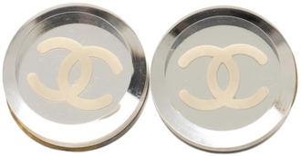 Chanel Ohrringe - Resin CC Round Push Back Earrings - Gr. unisize - in Silber - f&uuml;r Damen