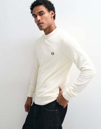 Fred Perry pull en maille &agrave; point piqu&eacute; avec logo en &eacute;cru-Blanc