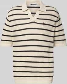 Review Strickshirt mit Polokragen und Label-Stitching