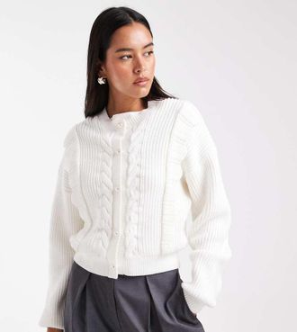 the frolic Exclusivité - The Frolic - Gilet boutonné en maille torsadée avec détails festonnés et boutons en perles nacrées - Crème-Blanc