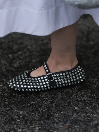 Comment porter les ballerines en 2025 sans être ringarde ?