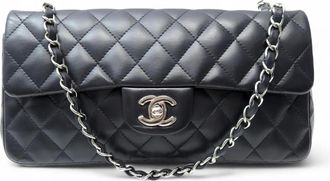 Chanel Crossbody Bags - CHANEL EAST WEST TIMELESS EINFACHE UMH&Atilde;NGETASCHE - Gr. unisize - in Schwarz - f&uuml;r Damen
